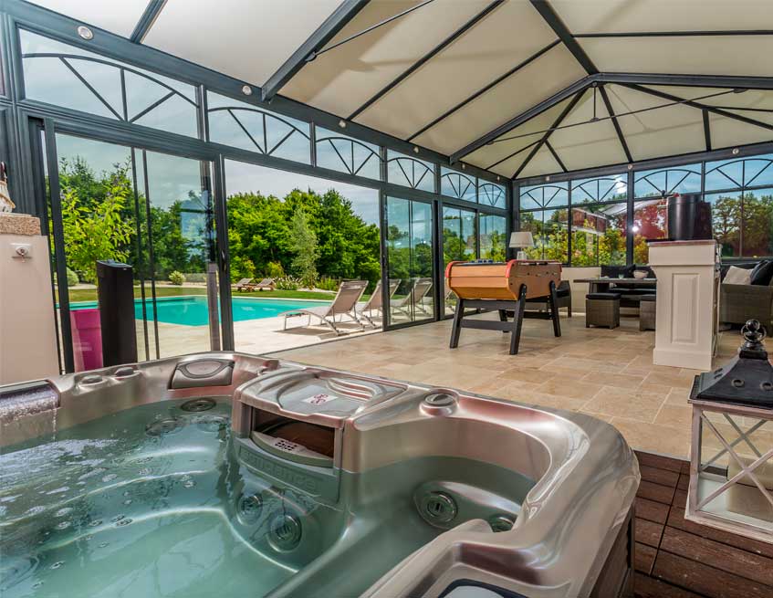 Installation spa en véranda - Sundance Spas